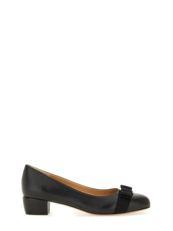 FERRAGAMO Leather Vara Shoe - Black