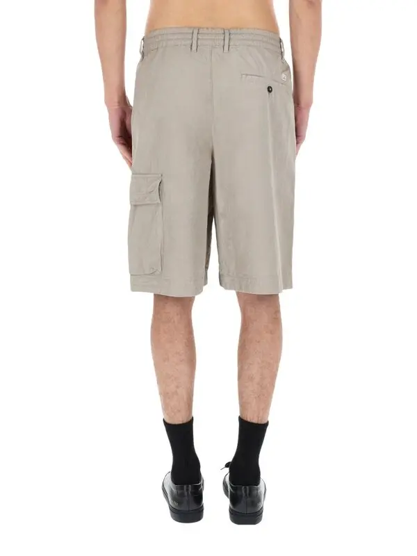 C.P. COMPANY Shorts Cargo Con Patch Logo