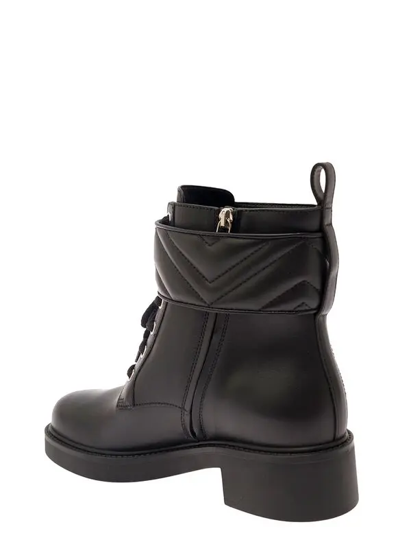 Gucci Black Ankle Boot With Double 'g' And Textured Hardware In Leather - Multicolor