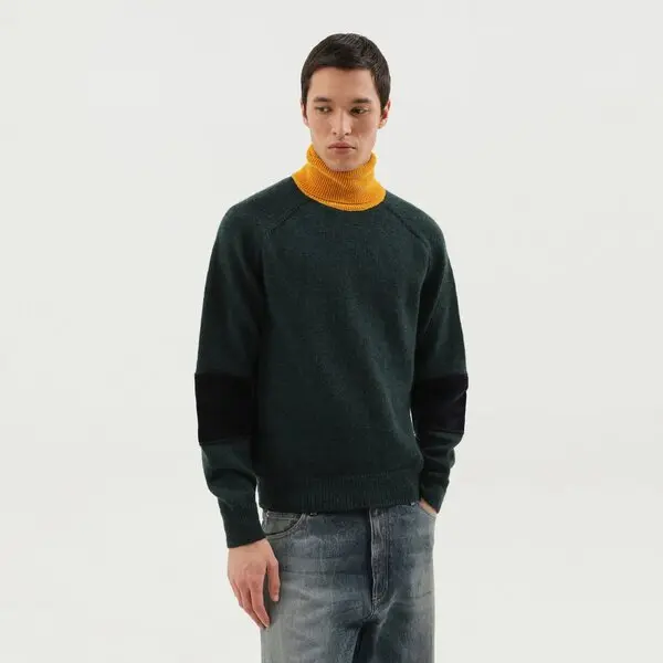 1989 STUDIO And Yellow Turtleneck Sweater