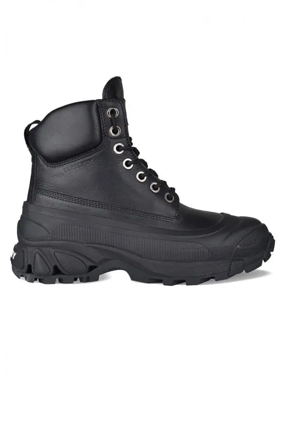 Burberry Arthur Boots - Black
