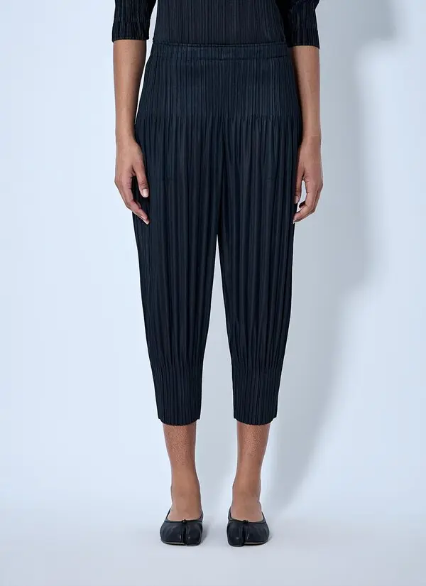 Issey Miyake Pleated Cropped Trousers - Black