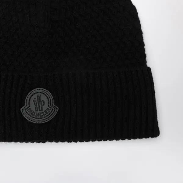 Moncler Wool Beanie With Logo Patch - Black