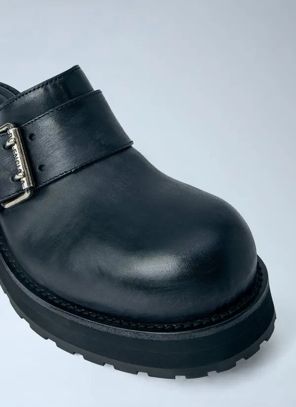 Balenciaga Venom Wurn-out Mules