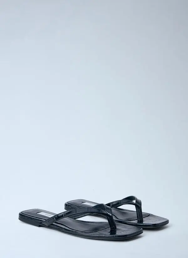 TOTEME Leather Flip Flops - Black