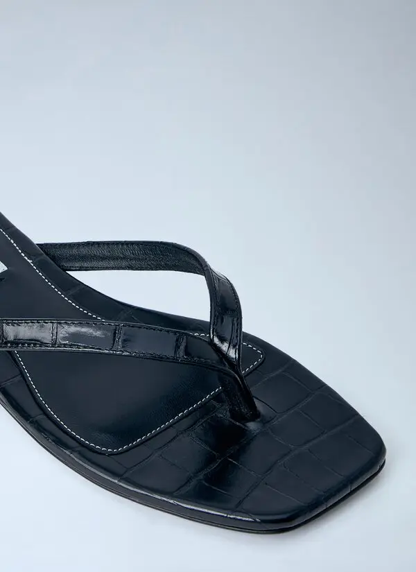 TOTEME Leather Flip Flops - Black