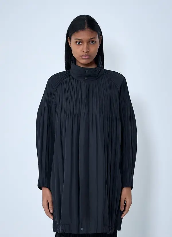 Issey Miyake Pleated High-neck Coat - Black