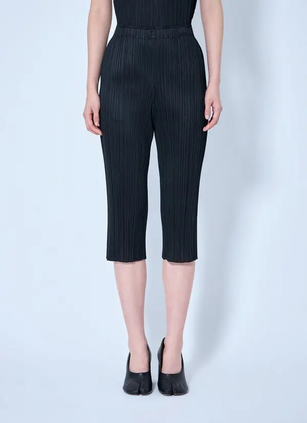 Issey Miyake Pleated Cropped Trousers - Black