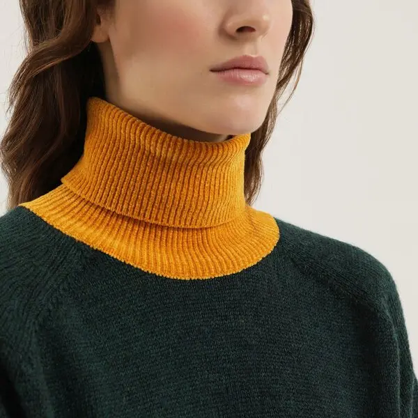 1989 STUDIO And Yellow Turtleneck Sweater - Green