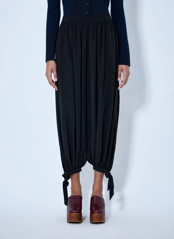 Chloé Fluid Pleated Pants In Crêpe De Chine - Black