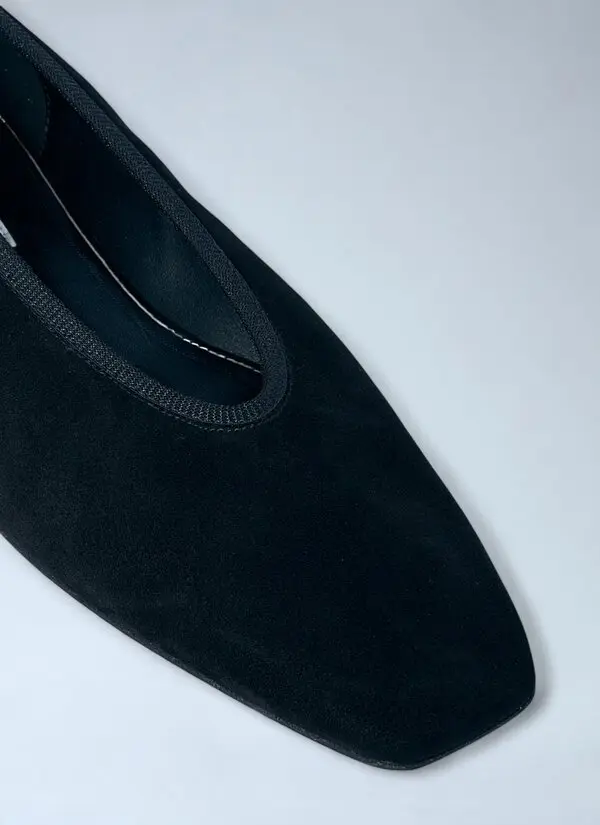 TOTEME Minimalist Suede Ballerina Flats - Black
