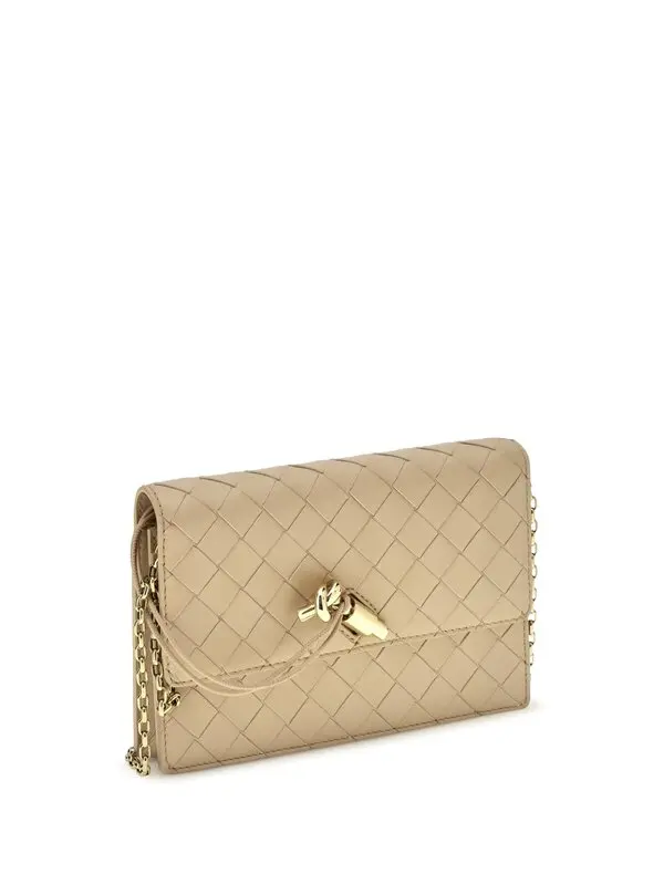 Bottega Veneta Andiamo Pouch - Cream