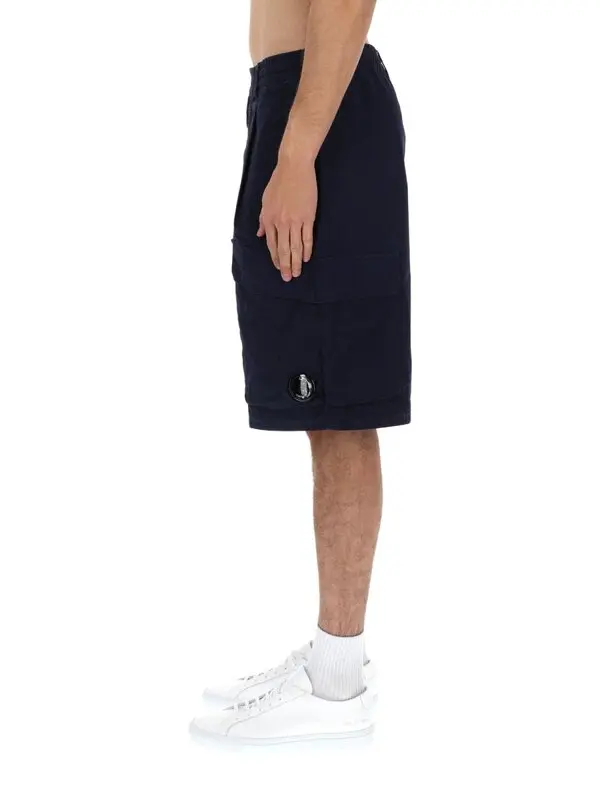 C.P. COMPANY Shorts Cargo Con Patch Logo