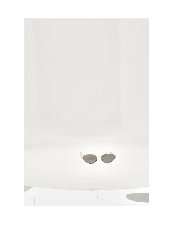Celine Wire 01