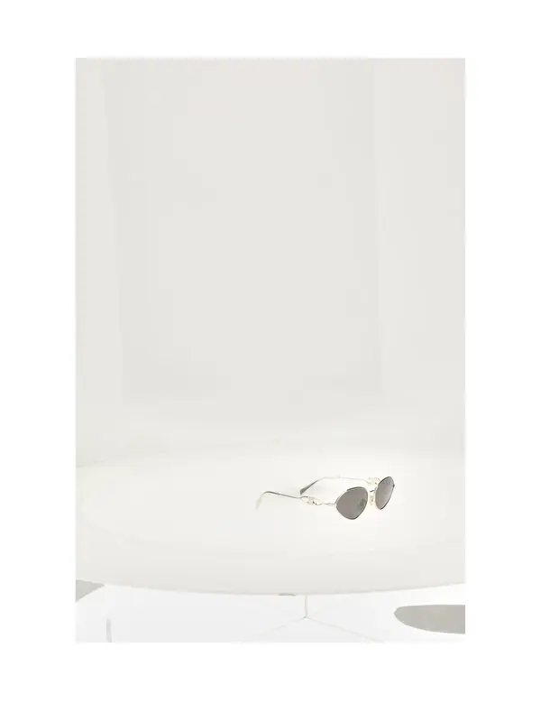 Celine Wire 01
