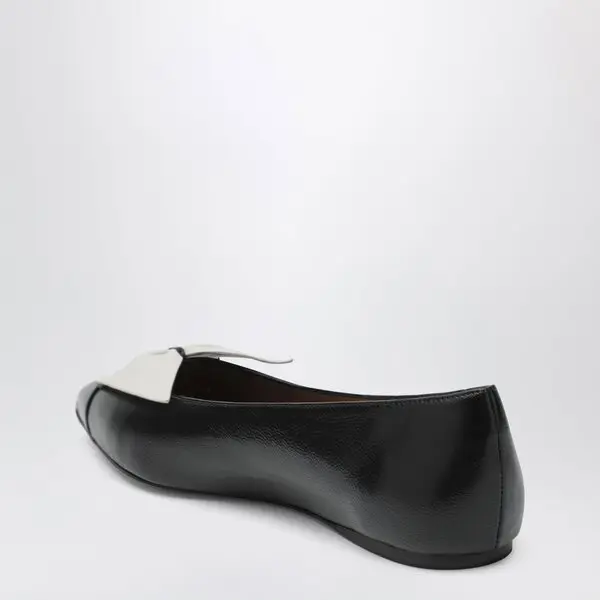 FERRAGAMO Leather Ballerina Flats - Black