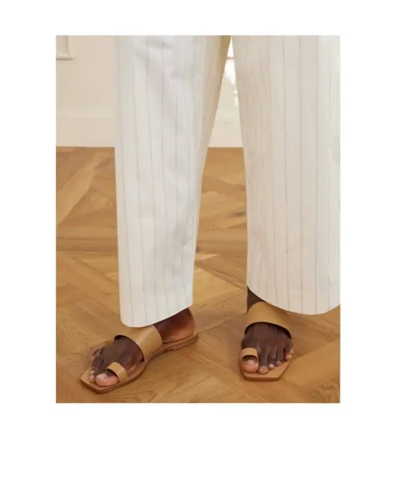 AeydĒ Leather Flat Sandals