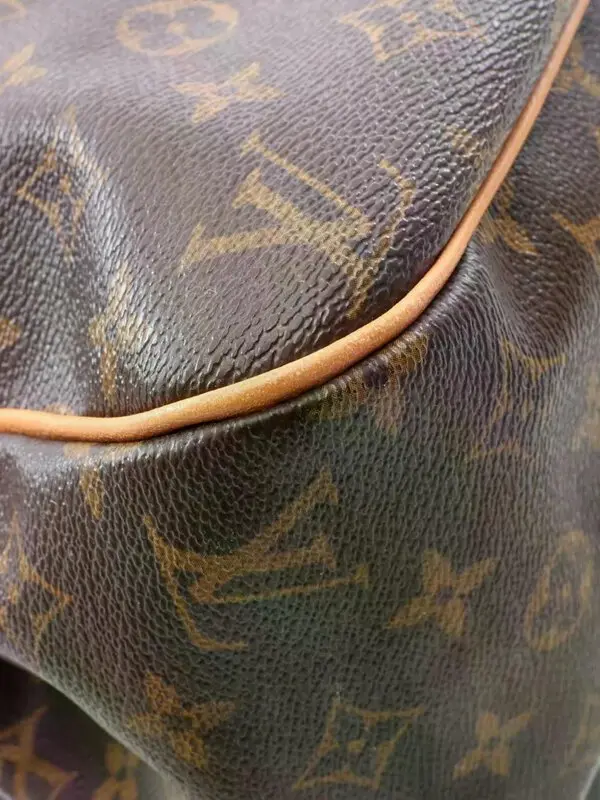 LOUIS VUITTON 2009 Batignolles Horizontal Monogram Shoulder Bag