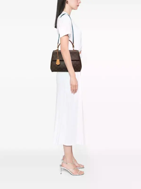 LOUIS VUITTON 2016 Monogram Cluny Mm Satchel