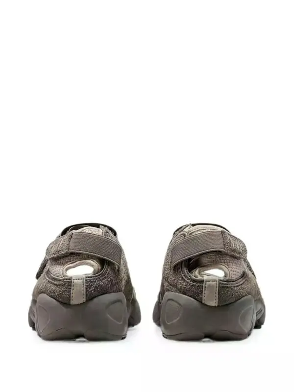 Nike Rift Sneakers