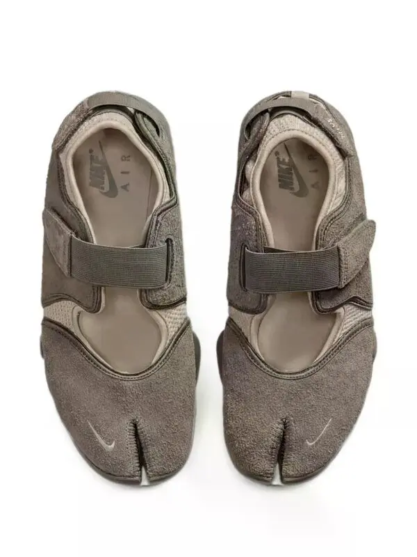 Nike Rift Sneakers