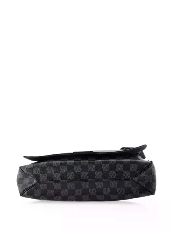 LOUIS VUITTON Damier Graphite Canvas Daniel Mm Messenger Bag