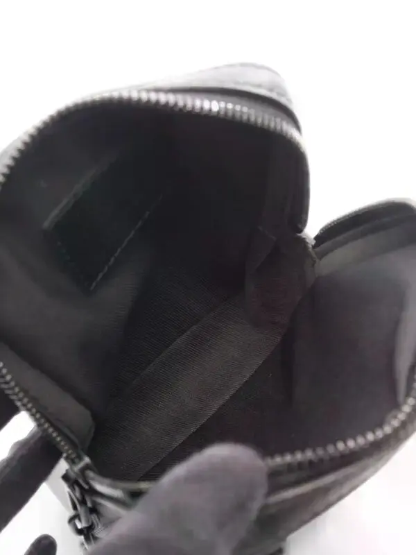LOUIS VUITTON 2019 Danube Taiga Messenger Bag