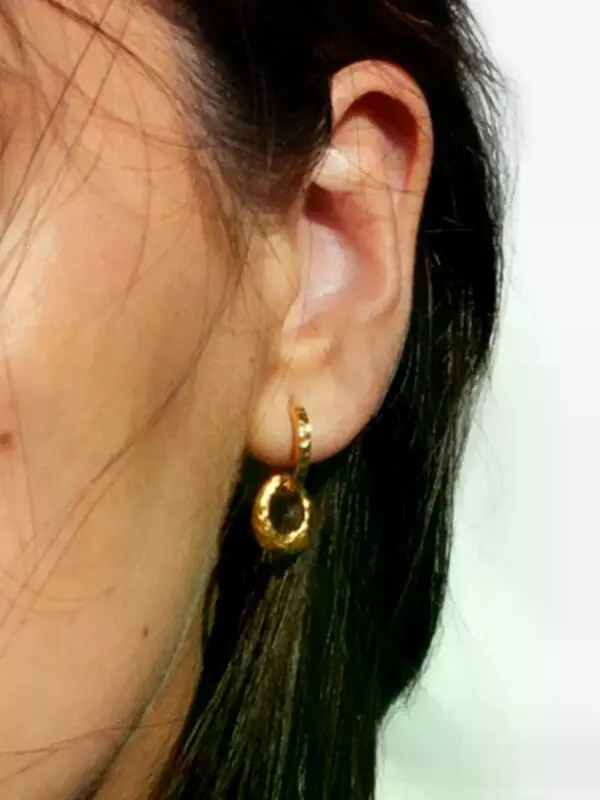 DOWER & HALL Entwined Oval Hammered-effect Earrings - Gold