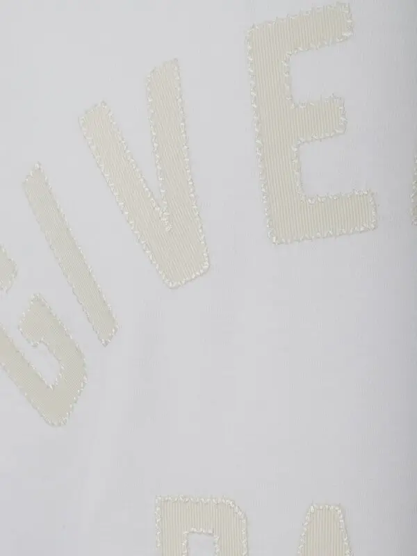 Givenchy Essential T-shirt For The Fashion-forward - White