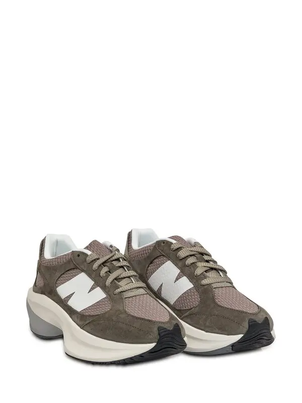 NEW BALANCE Premium Sneakers - Green