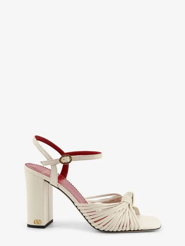 Valentino Garavani Leather Annet Sandals With Metal Vlogo - Cream