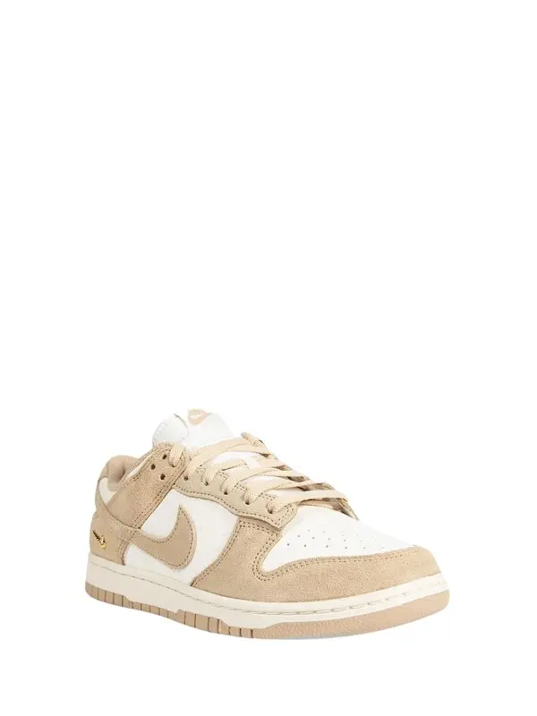 Nike Dunk Low Sneakers