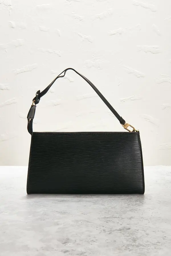 LOUIS VUITTON Epi Pochette Accessoires 24 Shoulder Bag