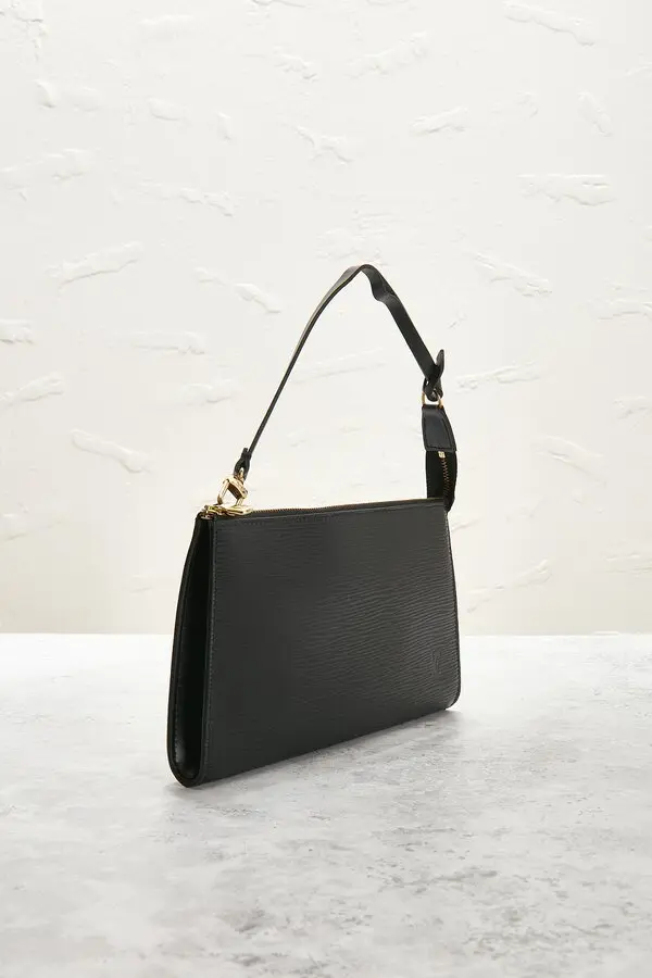 LOUIS VUITTON Epi Pochette Accessoires 24 Shoulder Bag