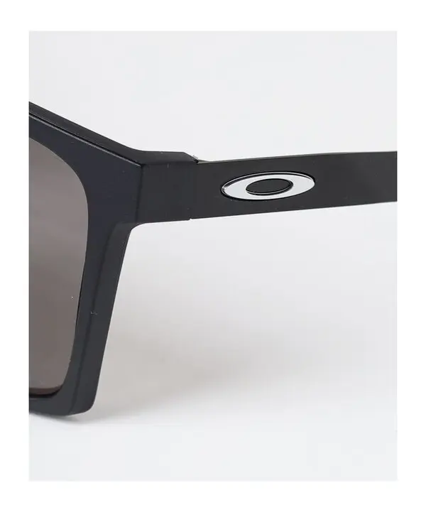 Oakley Geometric Sunglasses