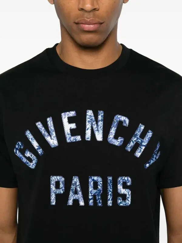 Givenchy T-shirt With Appliqu