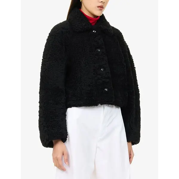 ROHE FRAMES Collared Cropped Shearling Jacket