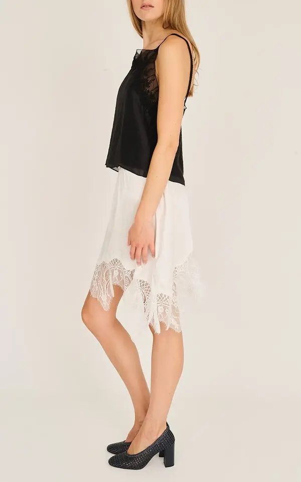 THE GARMENT Gilian Flower Top - Black