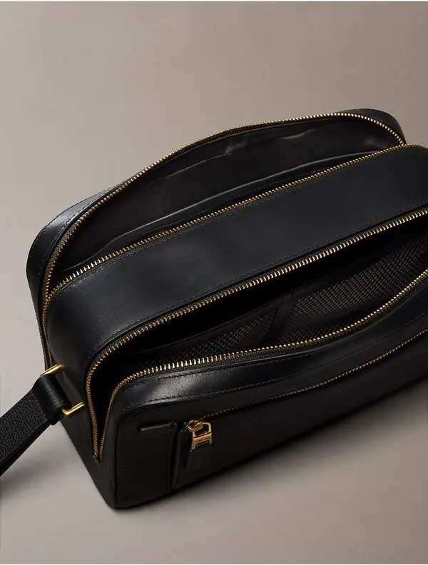 Calvin Klein Premium Leather Dopp Kit