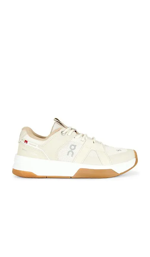 On The Roger Clubhouse Pro 2 Sneaker In Beige - Grain & Dew
