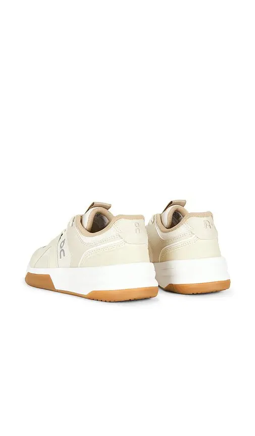 On The Roger Clubhouse Pro 2 Sneaker In Beige