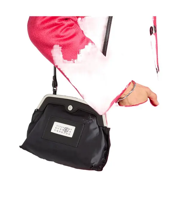MAISON MARGIELA Simple Medium-sized Single-shoulder Bag