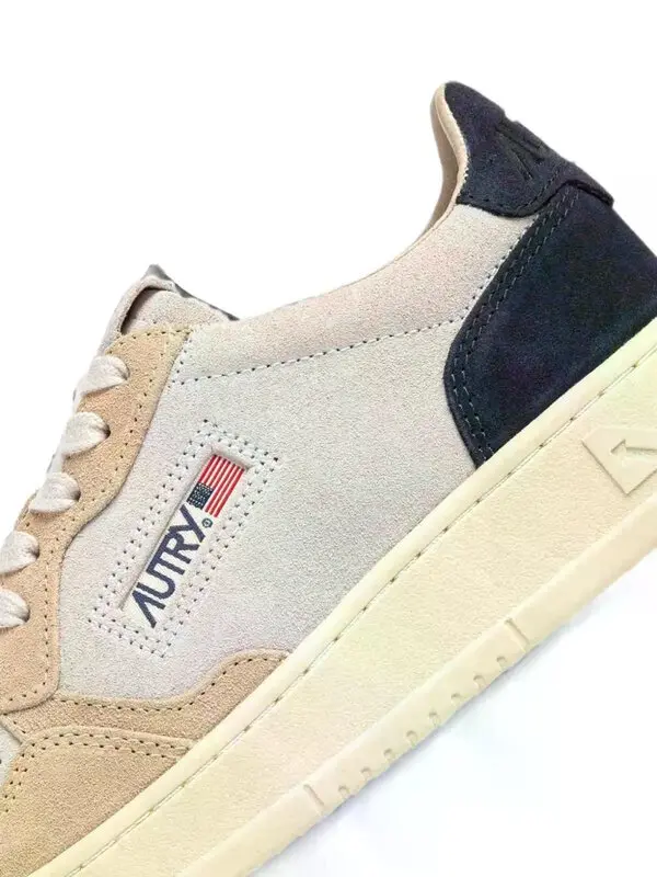 AUTRY Medalist Low Tricolor Sneakers In Suede Color White Sand And Blue Space - Neutrals