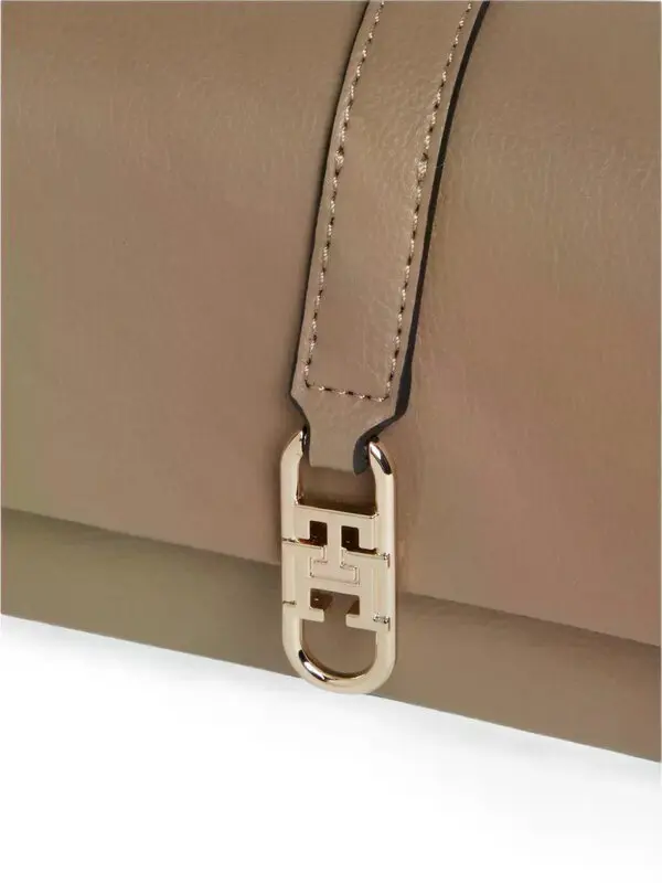 Tommy Hilfiger Logo-plaque Grained Shoulder Bag