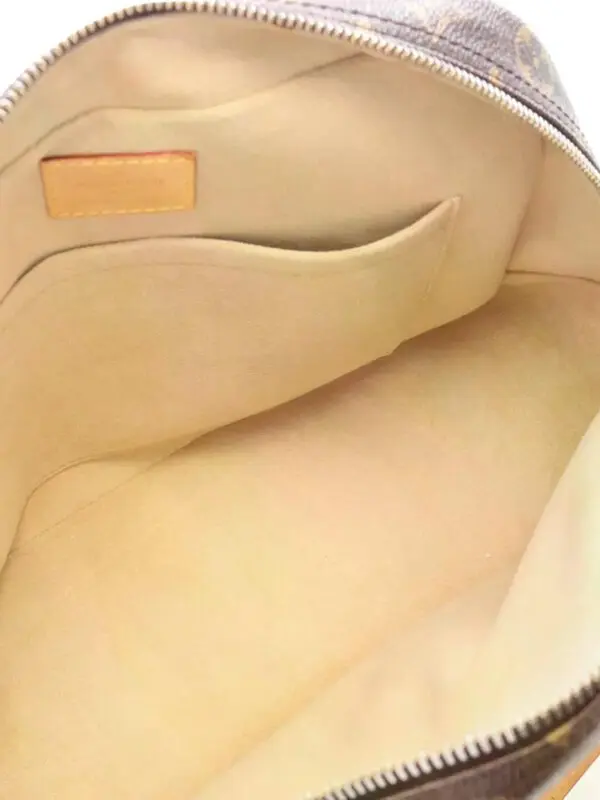 LOUIS VUITTON Monogram Manhattan Pm Handbag - Brown