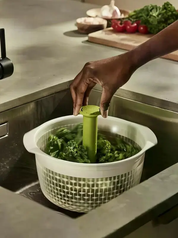 JOSEPH JOSEPH Spindola™ Perforated Salad Spinner