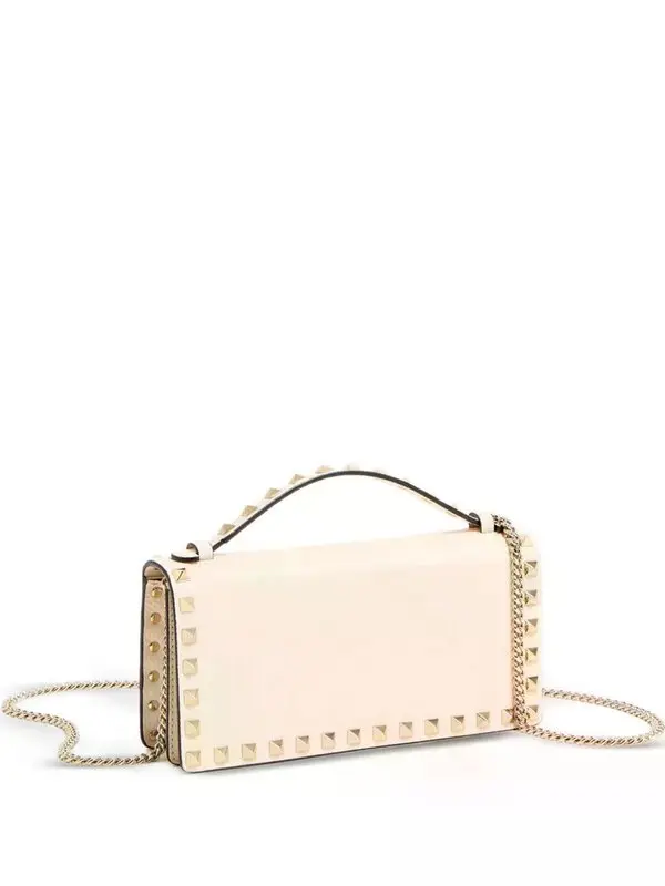 Valentino Garavani Rockstud Wallet With Chain In Grainy Calfskin - Neutrals