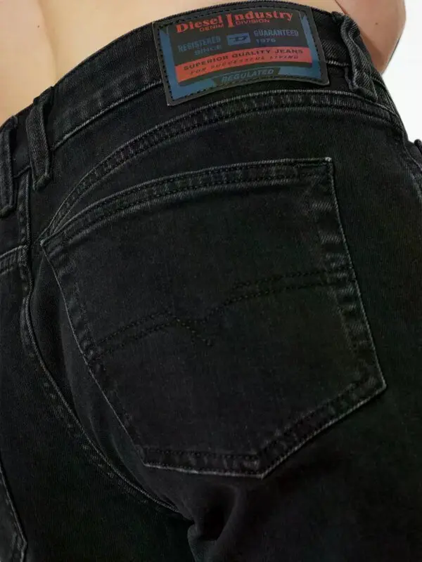 DIESEL® 1992 D-jiann Logo-patch Jeans