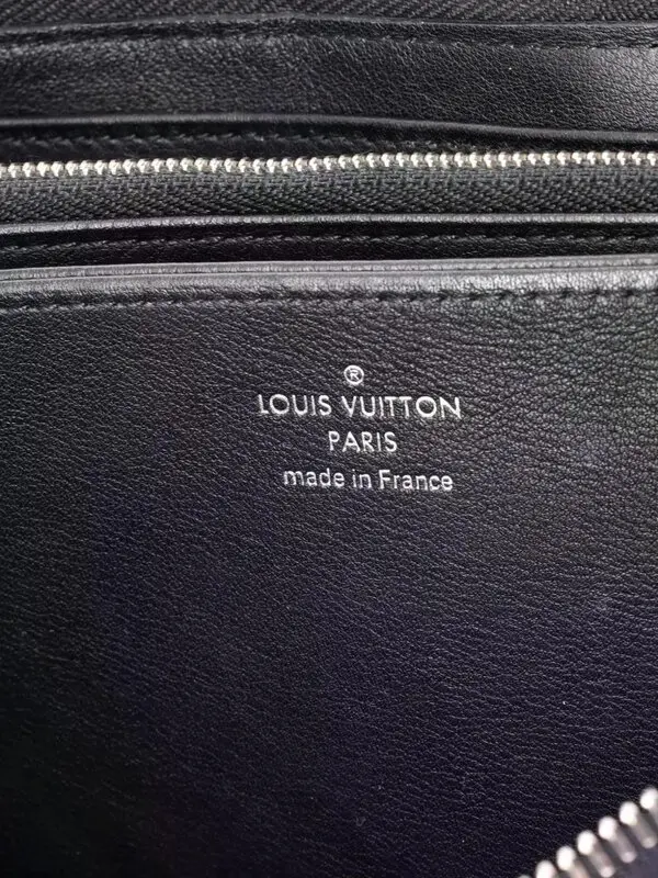 LOUIS VUITTON Zippy Wallet Mahina Leather Small Wallets