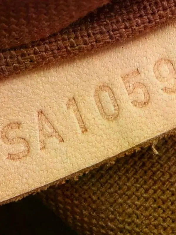LOUIS VUITTON 2009 Monogram Batignolles Horizontal Tote Bag